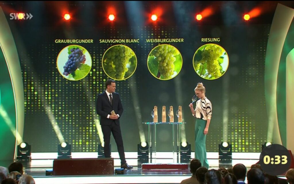 Katrin Lang aus Baden ist 74. Deutsche Weinkönigin - Juliane Schäfer aus Flonheim Deutsche ...