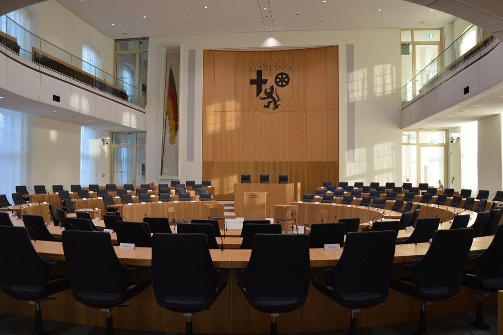 "Democracy is coming": Landtag in Mainz feiert Geburtstag von Rheinland ...